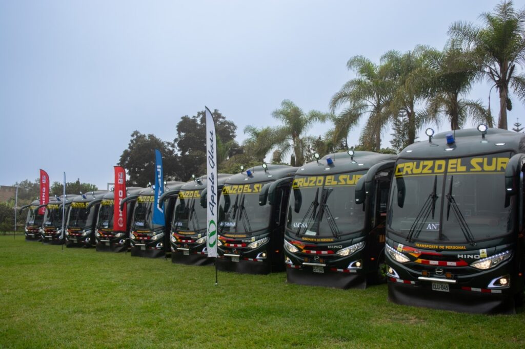 HINO Perú, Mitsui Automotriz y Apple Bus realizan la importante entrega ...