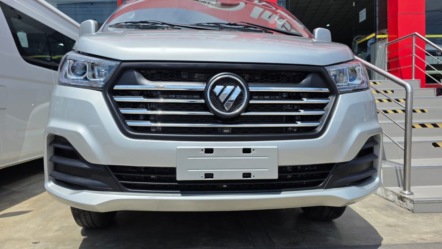 Foton presenta la nueva View G5 en Perú Innovación y comodidad en ...