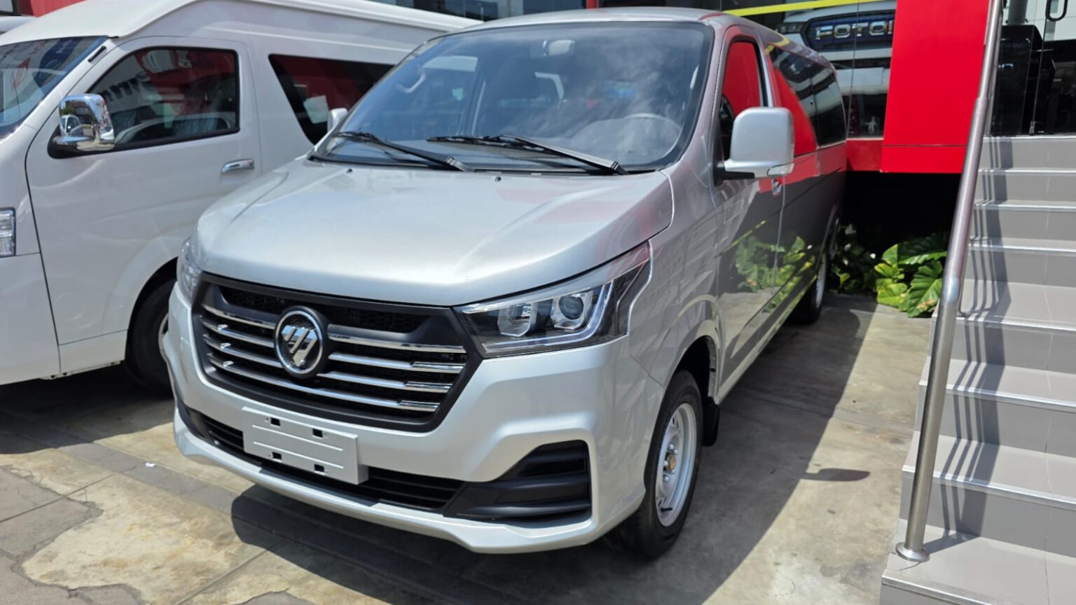 Foton presenta la nueva View G5 en Perú Innovación y comodidad en ...