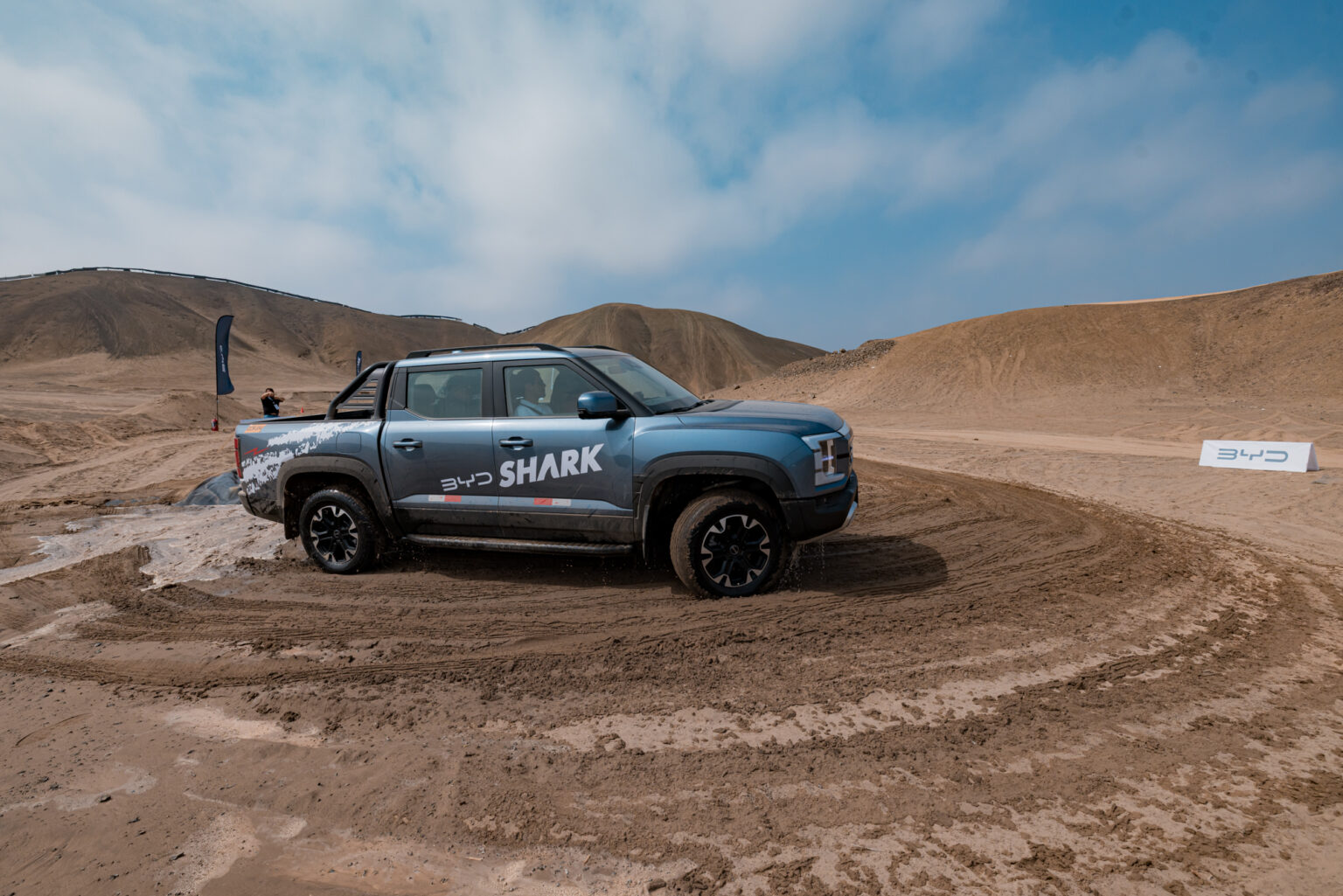 BYD lanza en Perú su pick up modelo Shark: la primera 4×4 híbrida ...